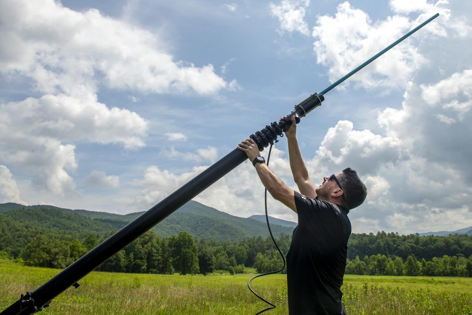 Pneumatic Telescopic Antenna Mast for Quick Deployments