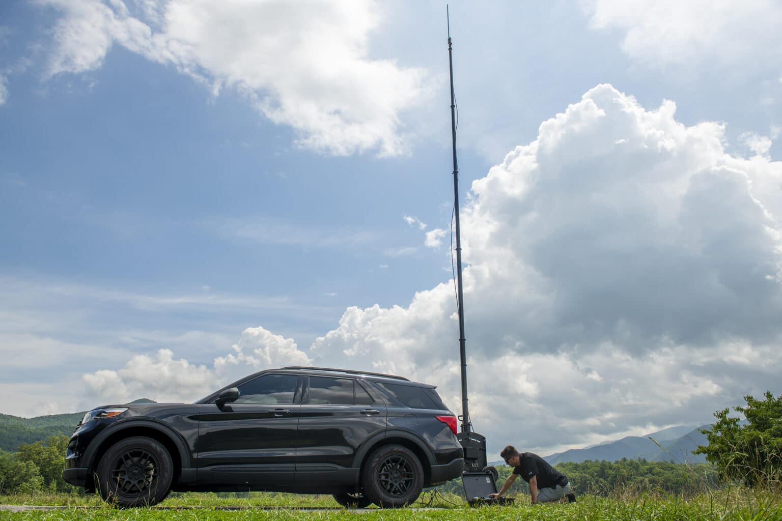 Pneumatic Telescopic Antenna Mast for Quick Deployments